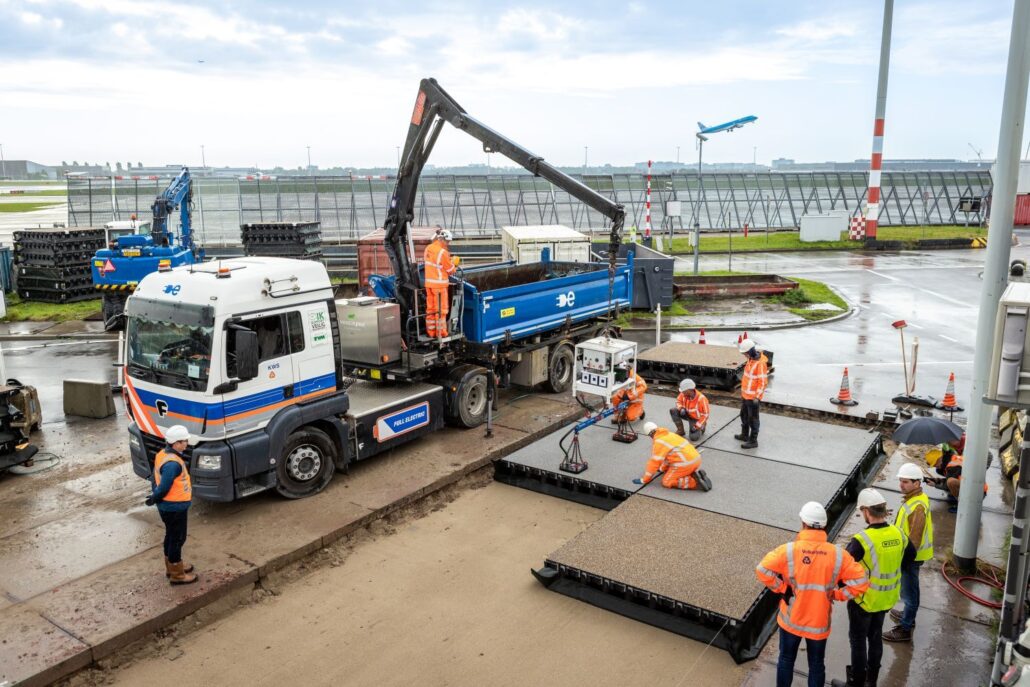 Weg van gerecycled plastic op Schiphol – INNOVATIEVE MATERIALEN